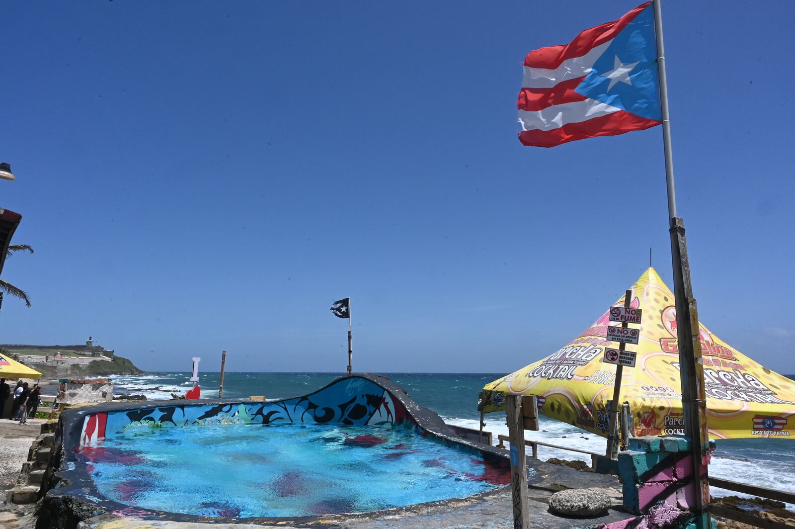 La Perla se llena de color con el inicio de la residencia de Bad Bunny ...